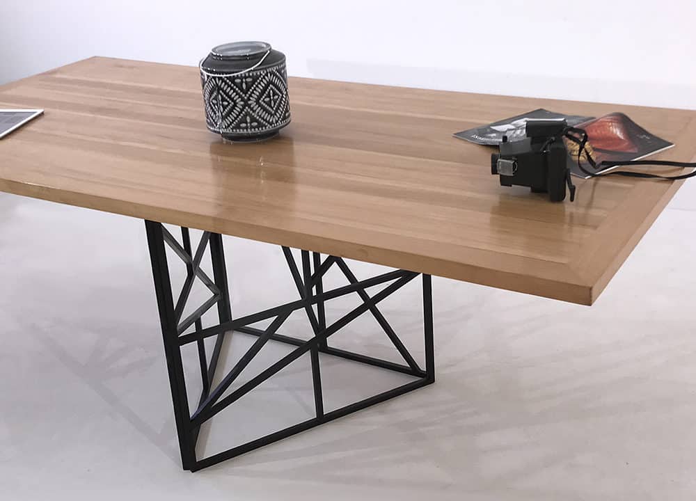 Table bois massif et métal sur-mesure. En exclusivité.
